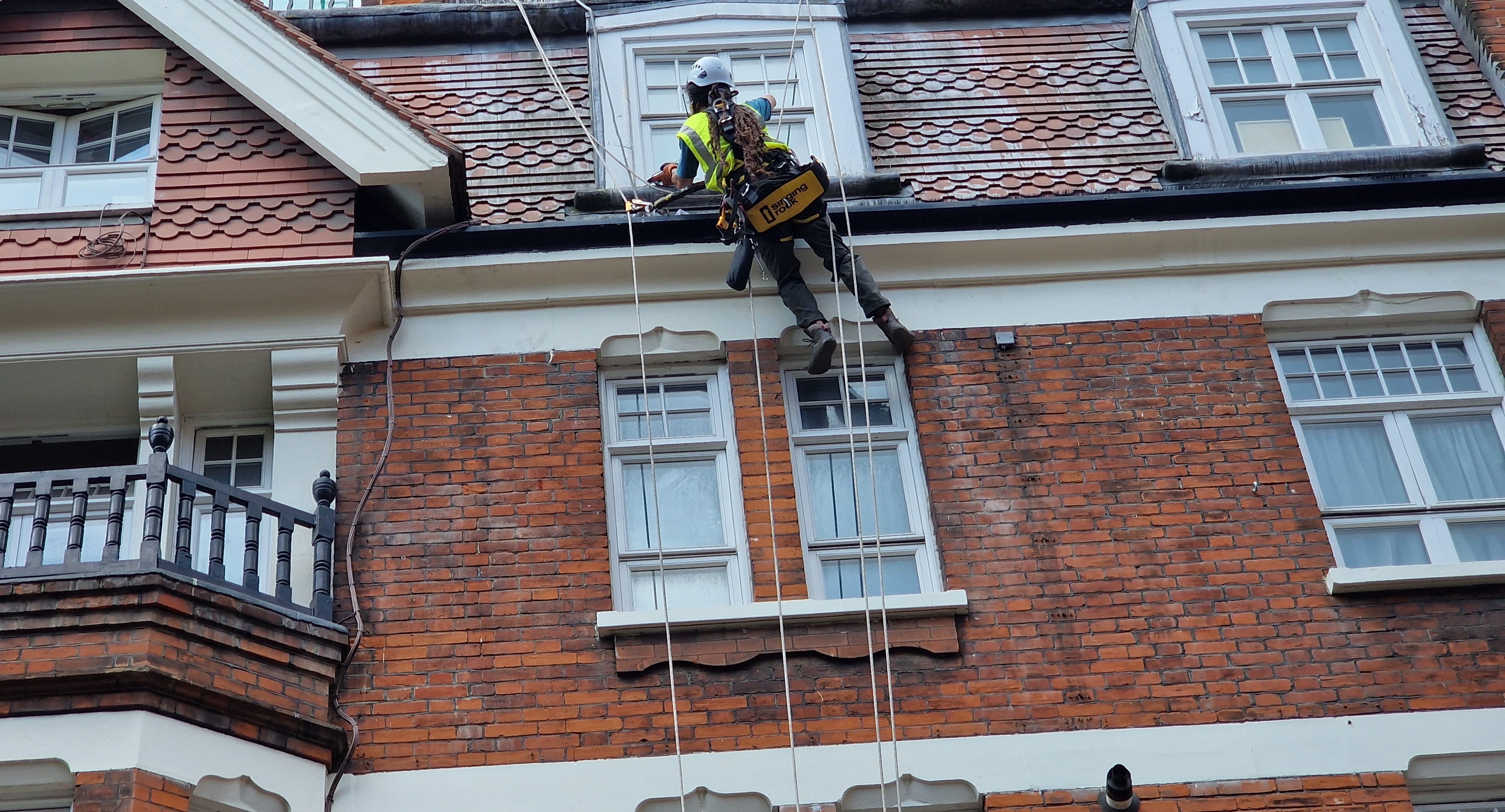 External building maintenance without scaffolding - Repair Abseiling Ltd.