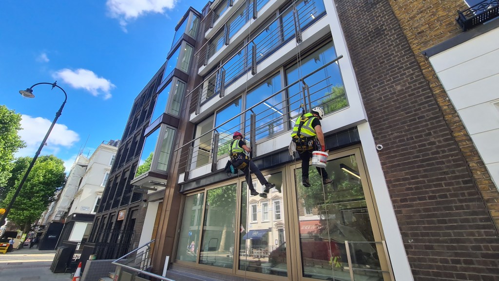 Abseiling snagging, rope access finishing, London - Repair Abseiling Ltd.