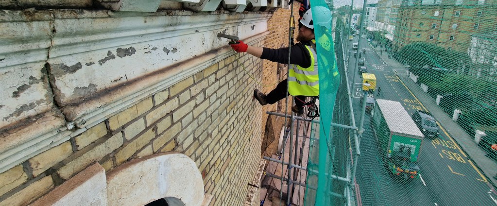 Safety net installation - Repair Abseiling Ltd.